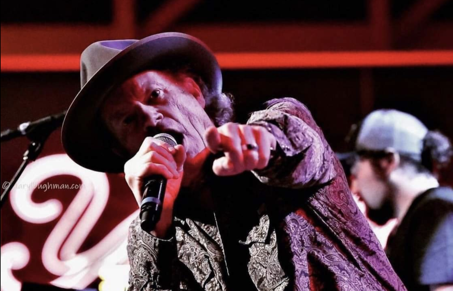 JIMMY HALL veröffentlicht die erste Single/Video „Jumpin‘ For Joy“ aus ...