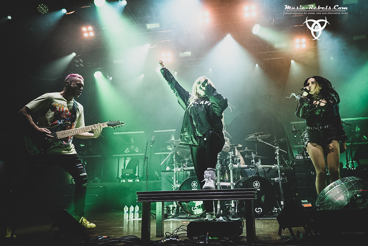 Butcher Babies live on Stage in June 23!